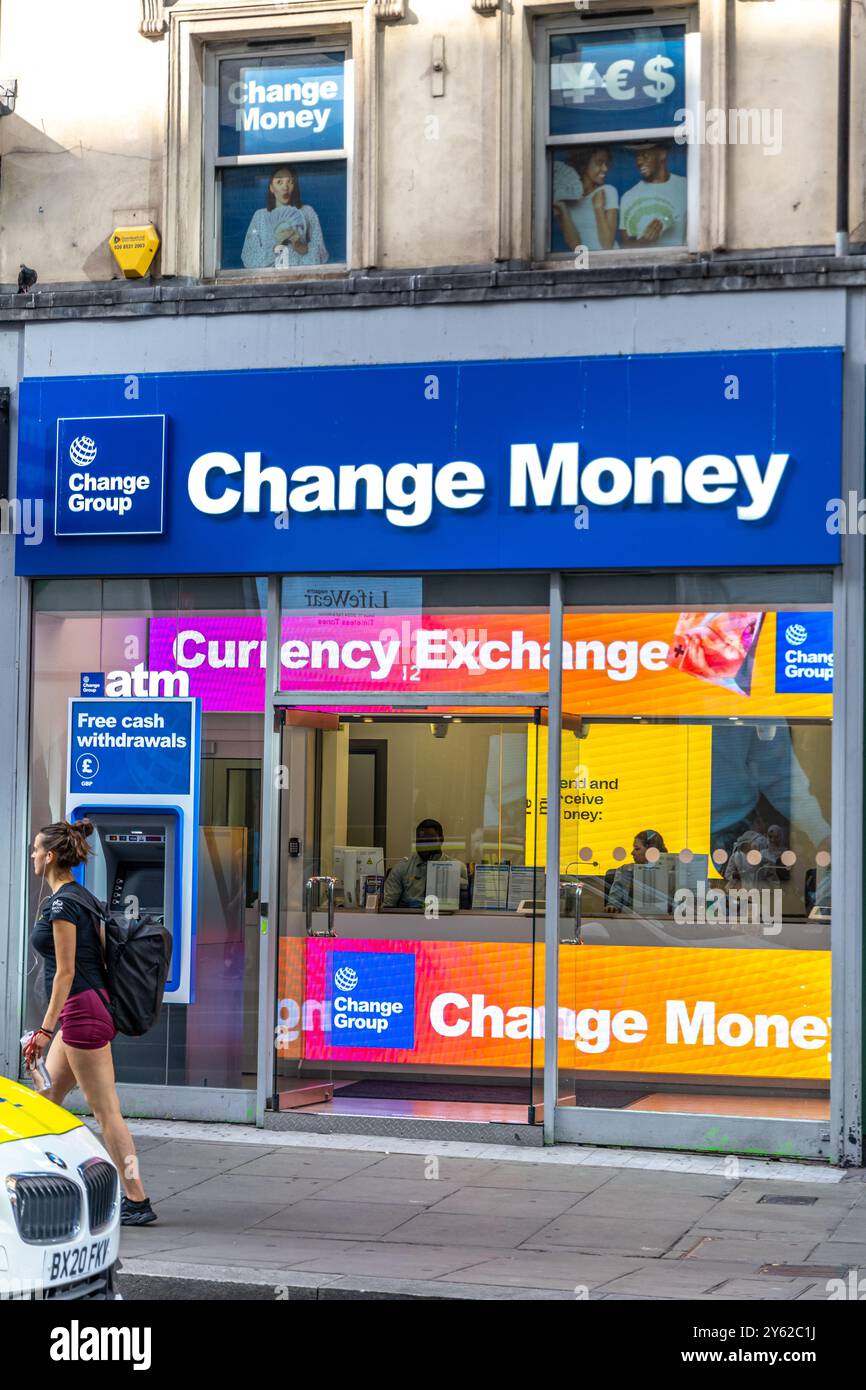 International money exchange storefront hi-res stock photography and ...