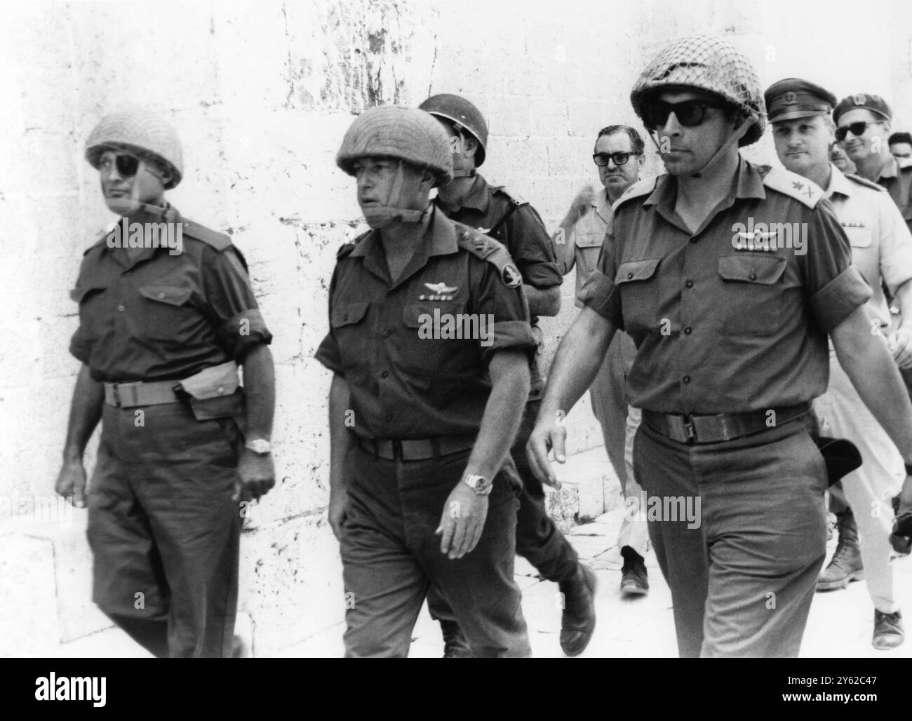 Moshe dayan jerusalem 1967 hi-res stock photography and images - Alamy