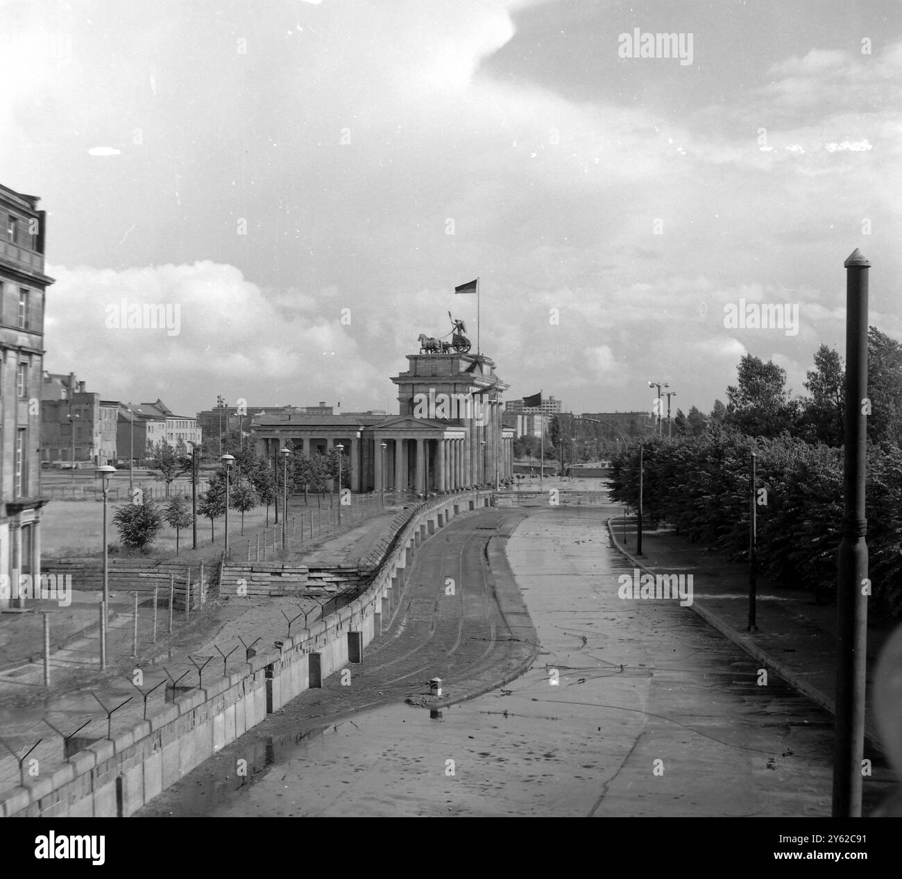 BORDER BERLIN WALL BERLIN ; 16 AUGUST 1962 Stock Photo - Alamy
