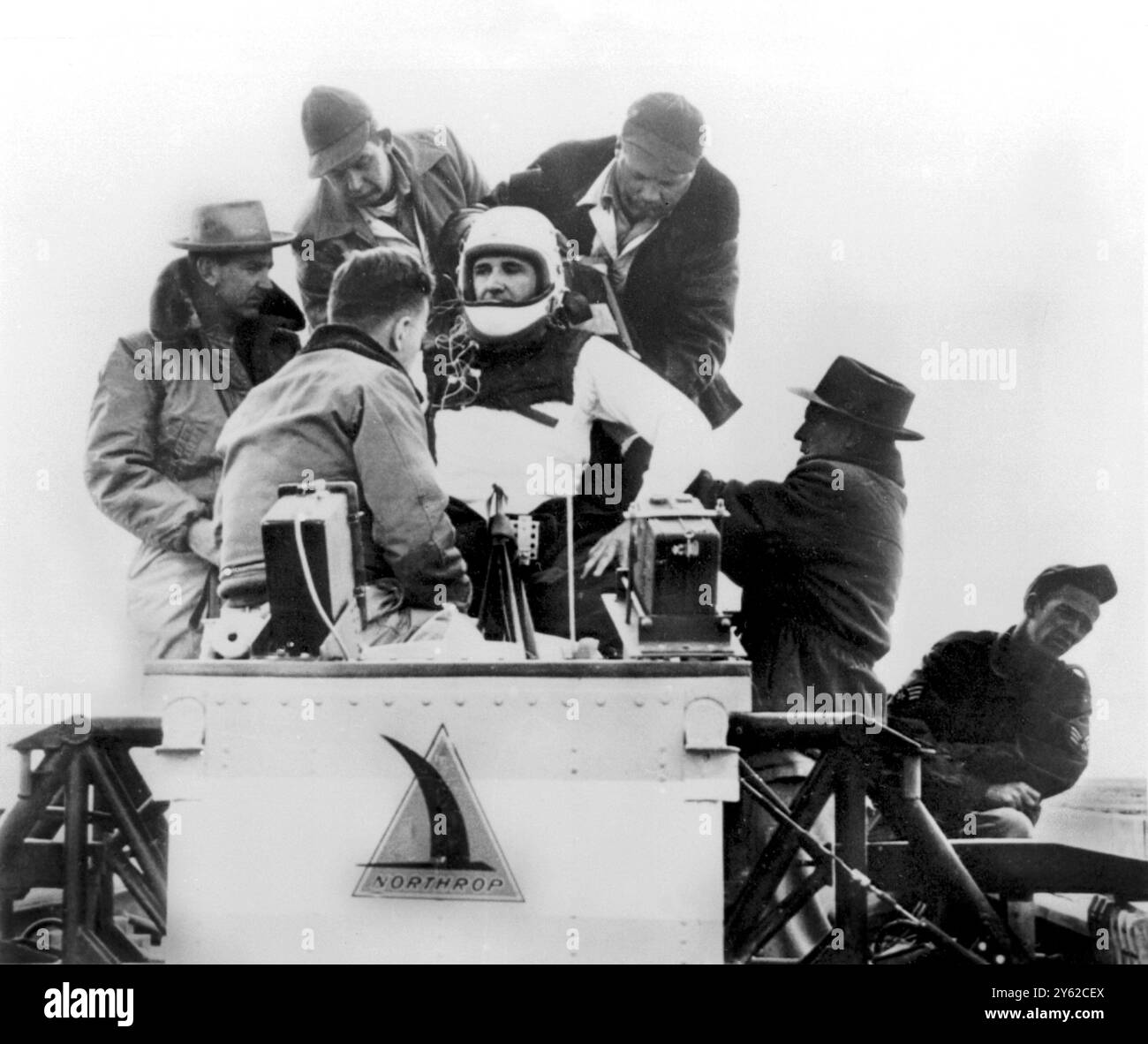 The United Air force announced on Monday 27.12.1954 that a new land ...