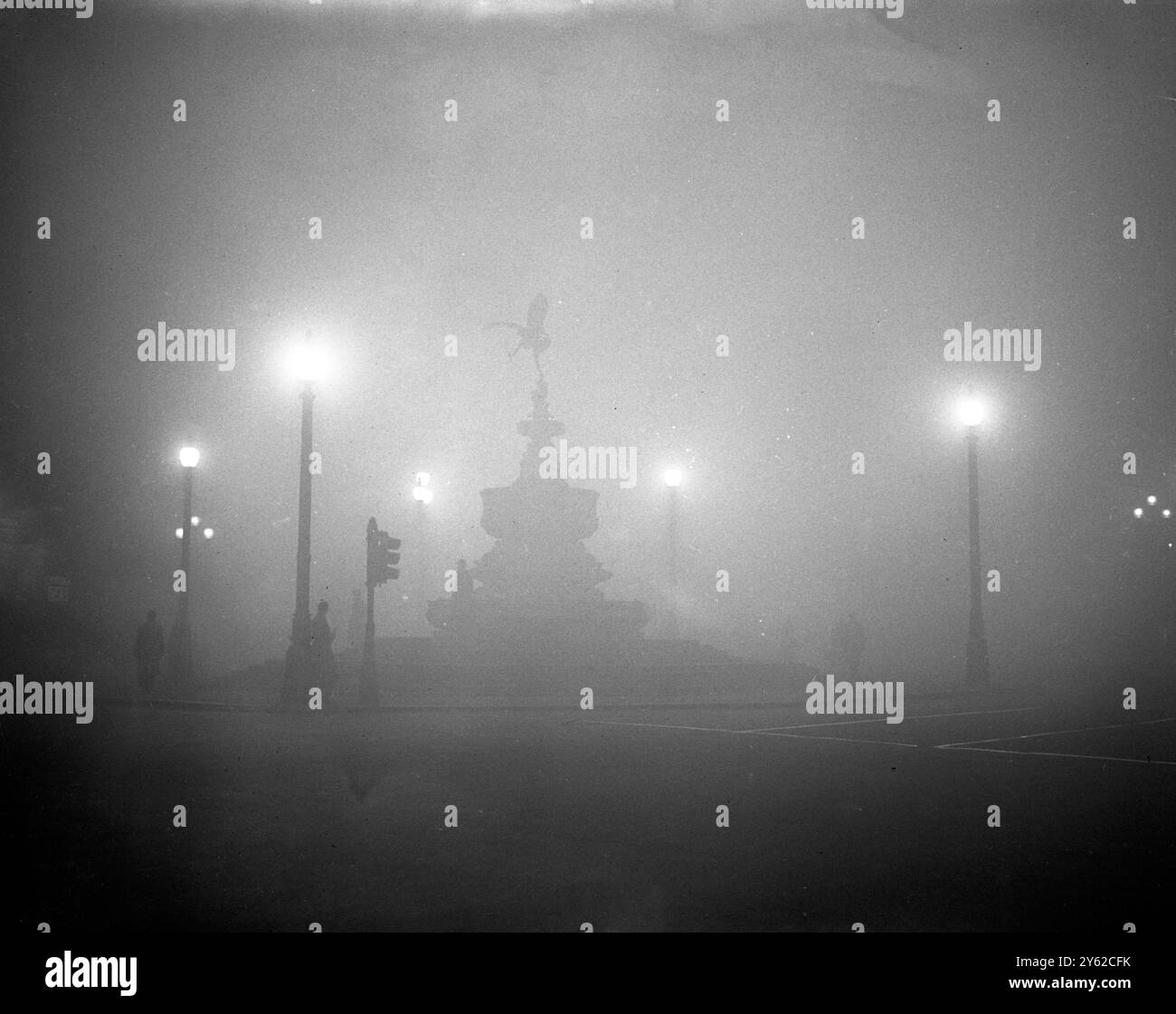 London 1952 fog hi-res stock photography and images - Alamy