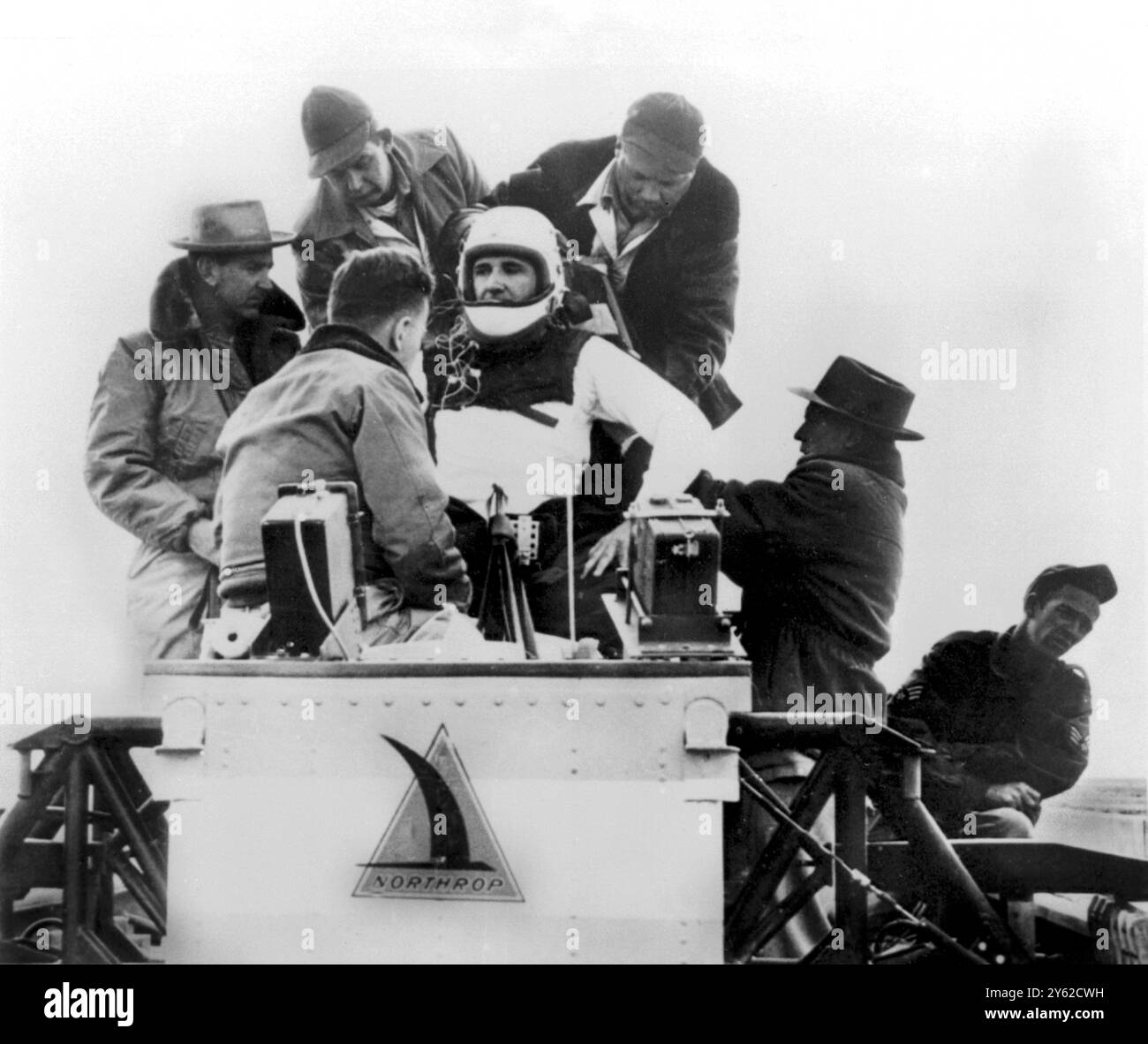 The United Air force announced on Monday 27.12.1954 that a new land ...