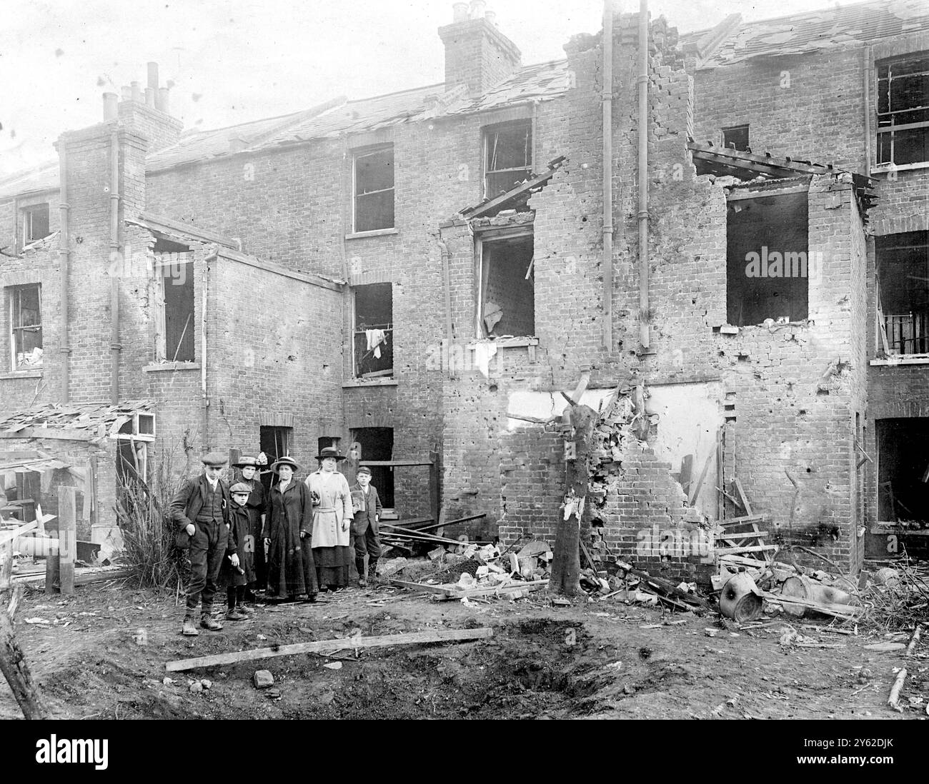 Zeppelin raid london hi-res stock photography and images - Alamy