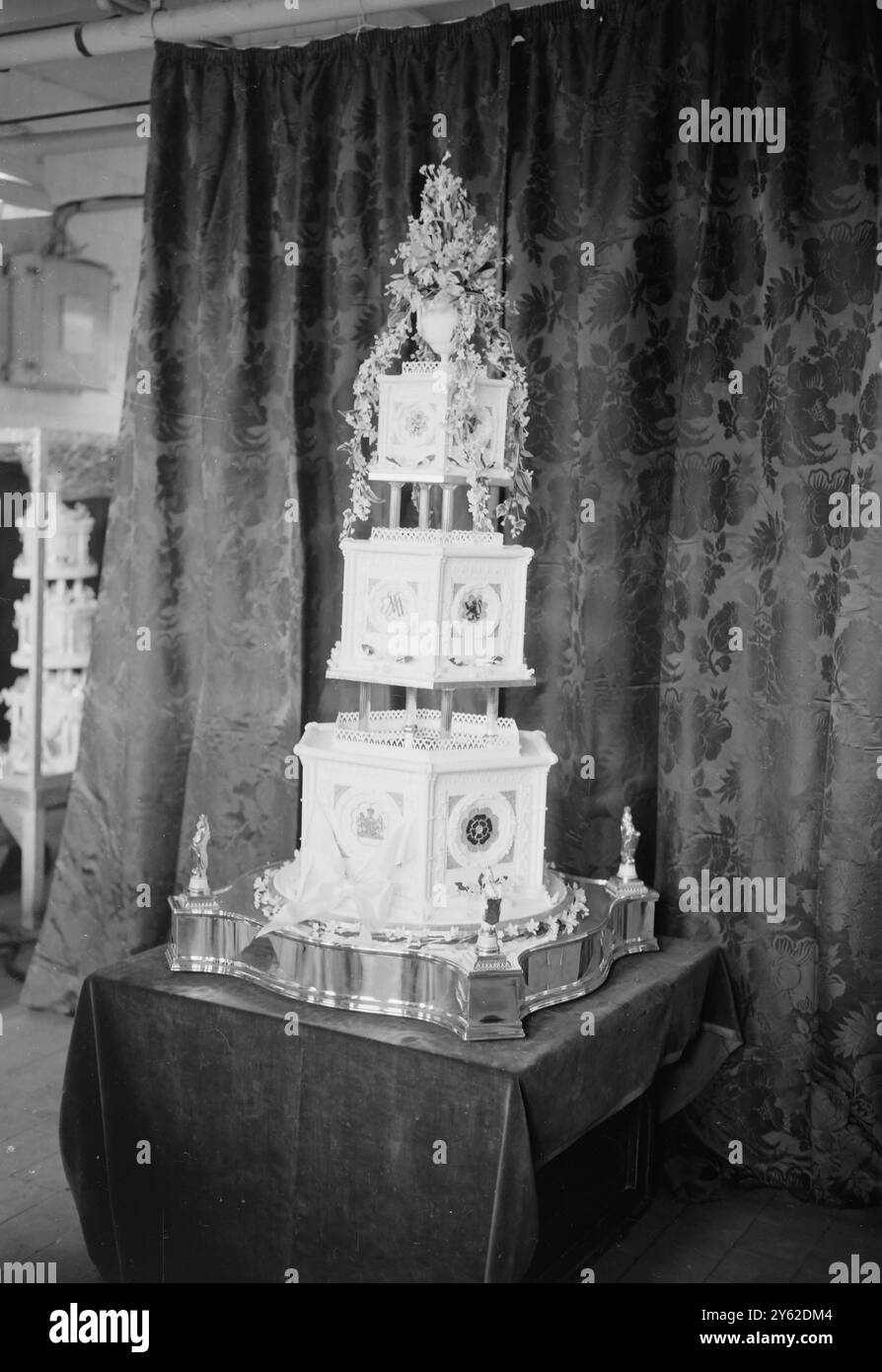 Princess margaret wedding cake hi-res stock photography and images - Alamy
