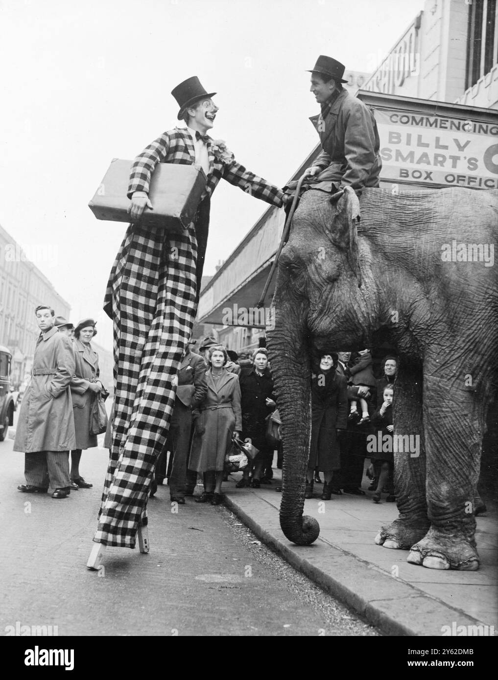 Stilt walking clown Smiler Foster of Billy Smart's New World Circus, at ...