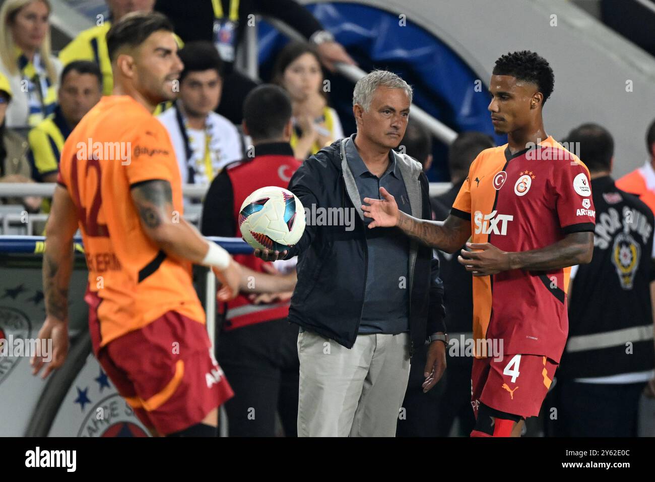 ISTANBUL - (l-r) Abdulkerim Bardakci of Galatasaray SK, Fenerbahce SK ...
