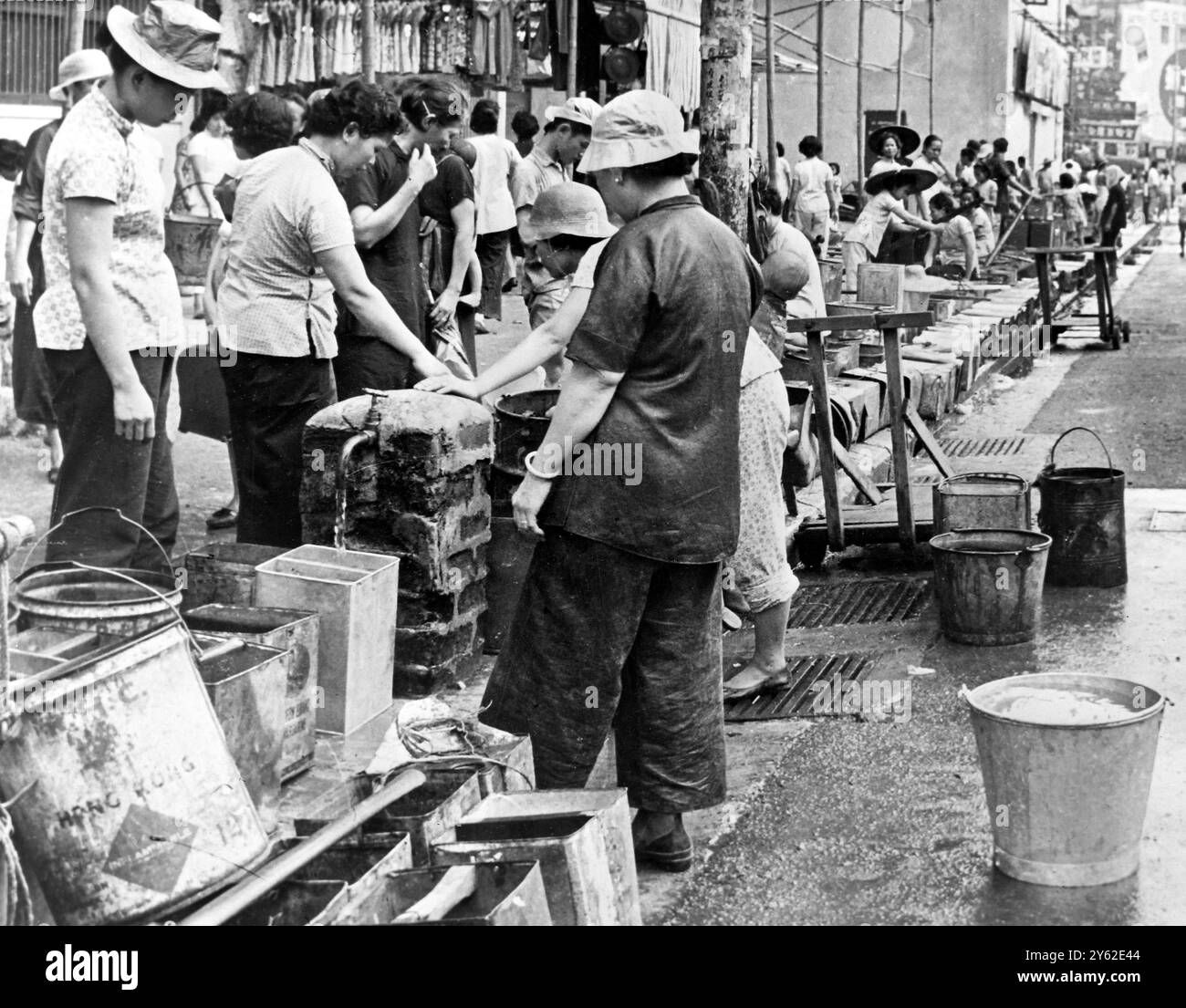4 JULY 1962 REFUGEES FROM MAINLAND COMMUNIST CHINA QUEUE FOR WATER IN HONG KONG AFTER AN INFLUX ...