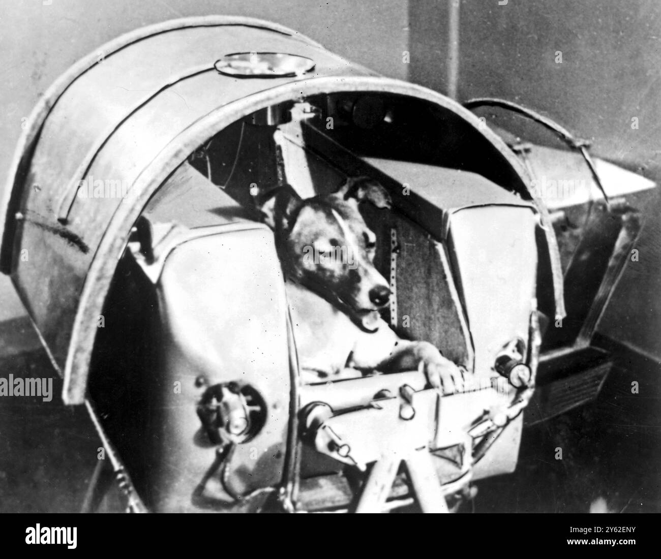 Sputnik 1957 newspaper hi-res stock photography and images - Alamy