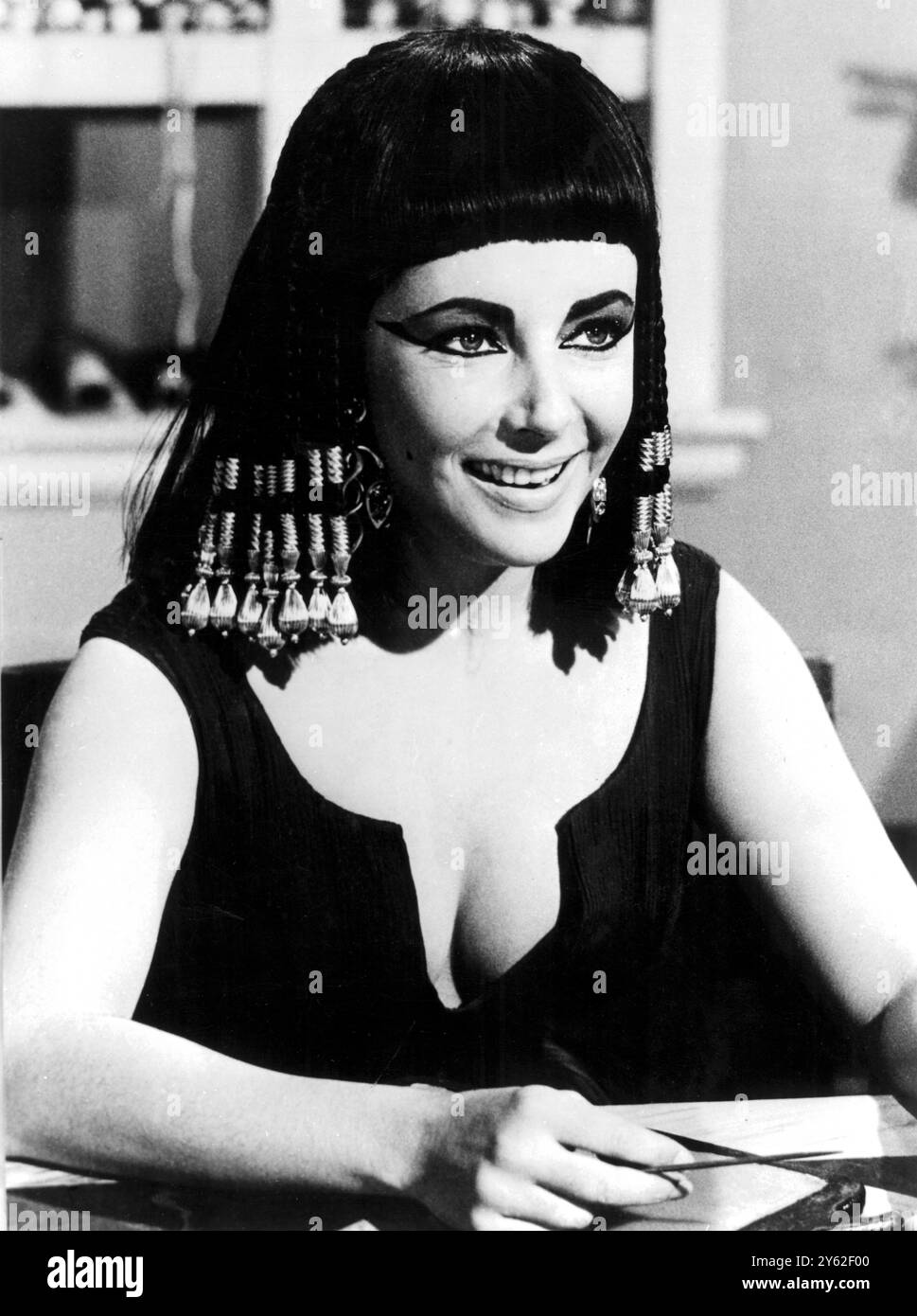 Actress cleavage hi-res stock photography and images - Alamy
