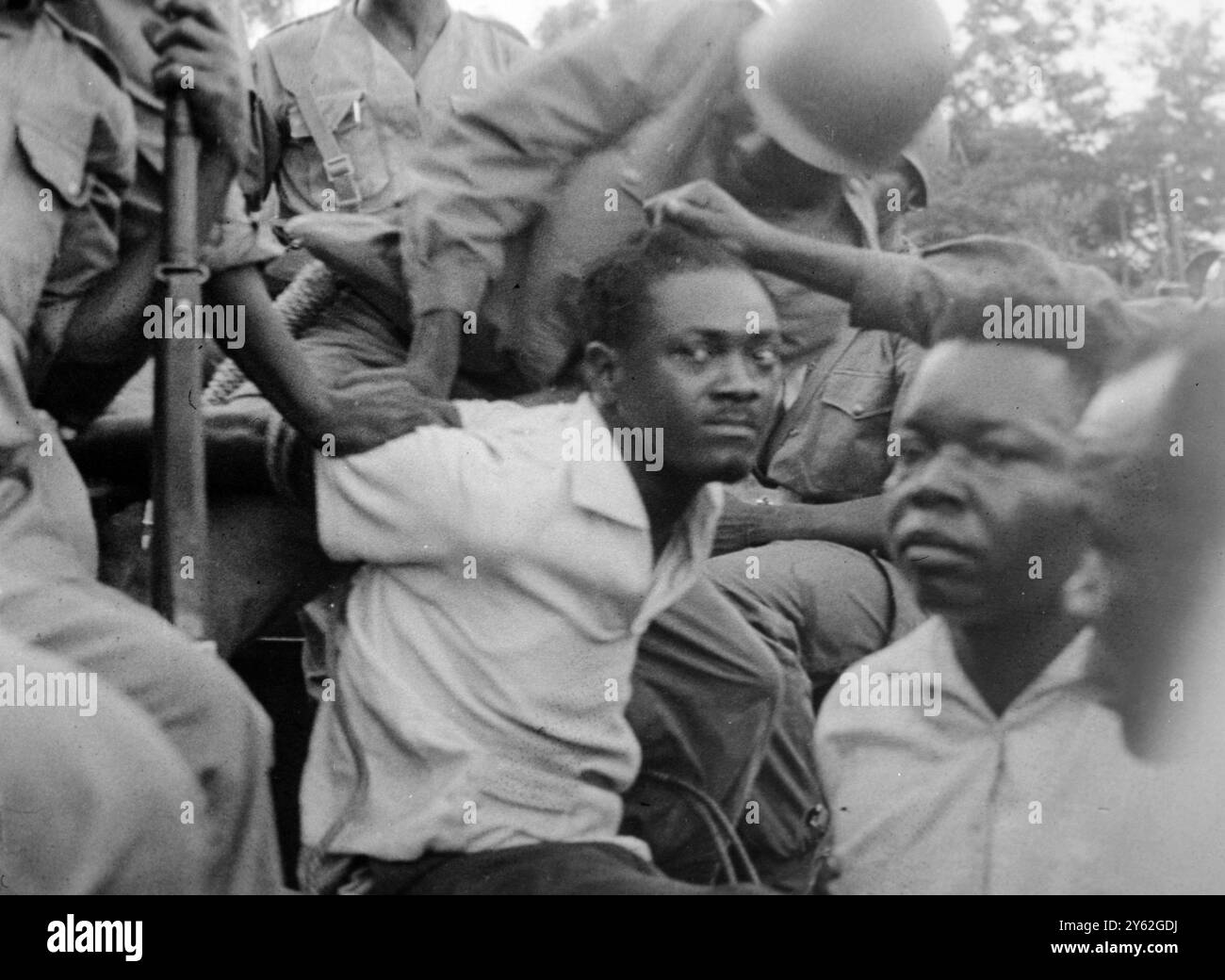 Leopoldville : A group of soldiers of Colonel Mobutu ' s forces roughly ...