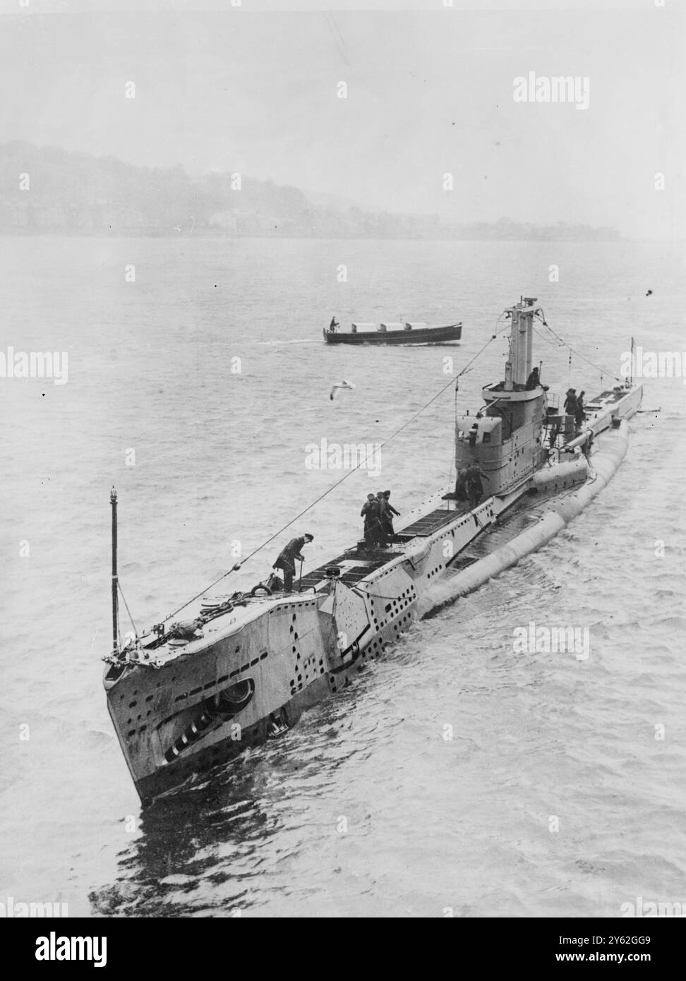 Submarine "Ambush" For Arctic Tests.Britain's latest submarine, HMS ...