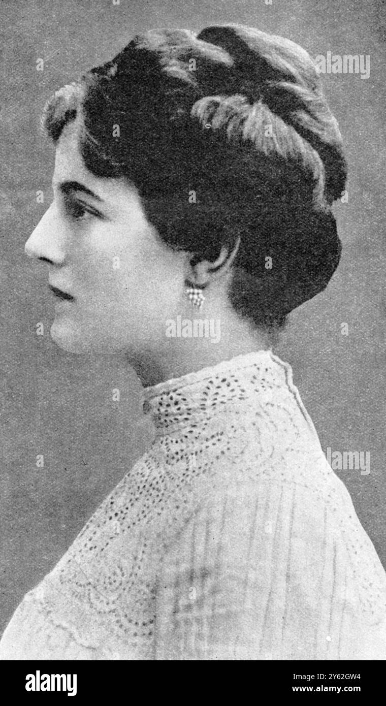 Miss Clementine Hozier who wed Mr Winston Churchill at St Margret's ...