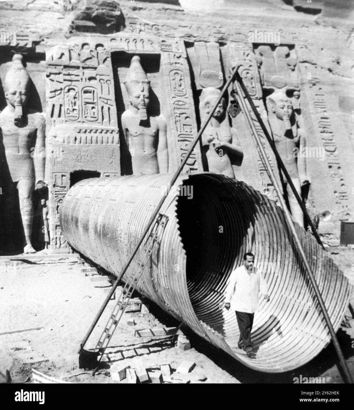 TEMPLES ABU SIMBEL STEEL TUNNEL ENTRANCE SMALLER NEFERTIRI TEMPLE IN ...