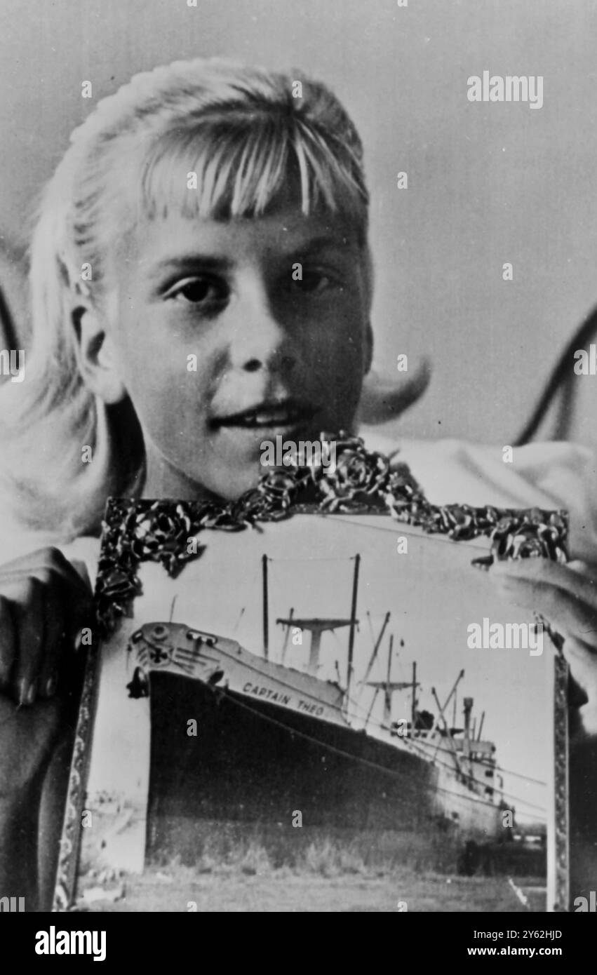 SHIPS SURVIVAL BLUE BELL SURVIVOR TERRY JO DUPERRAULT 23 NOVEMBER 1961 ...