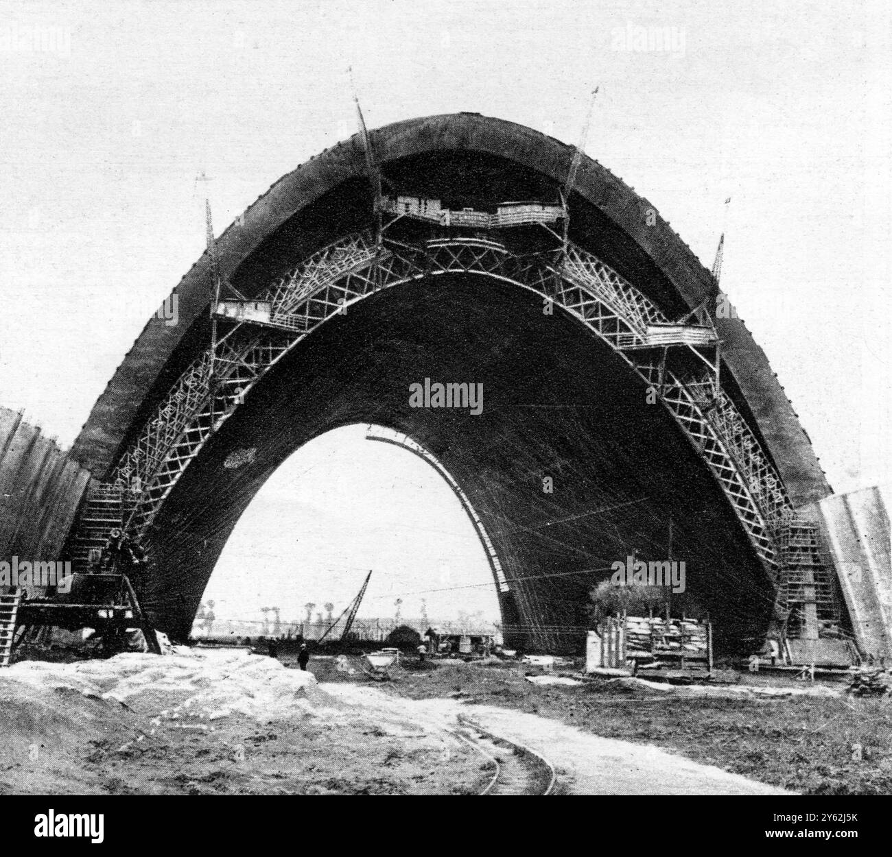 The Nissen hut principle applied to the building of French airship ...