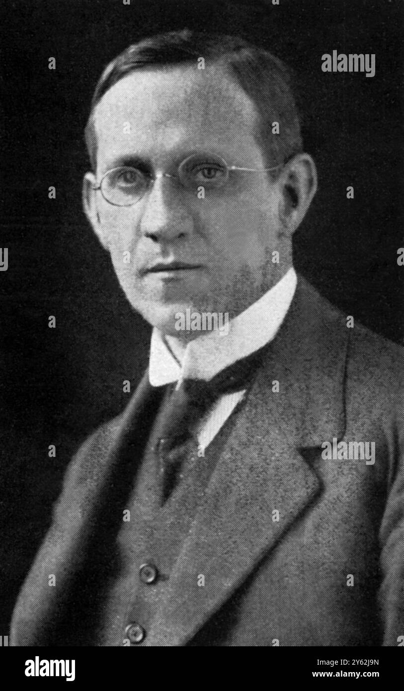 Professor of physics hi-res stock photography and images - Alamy