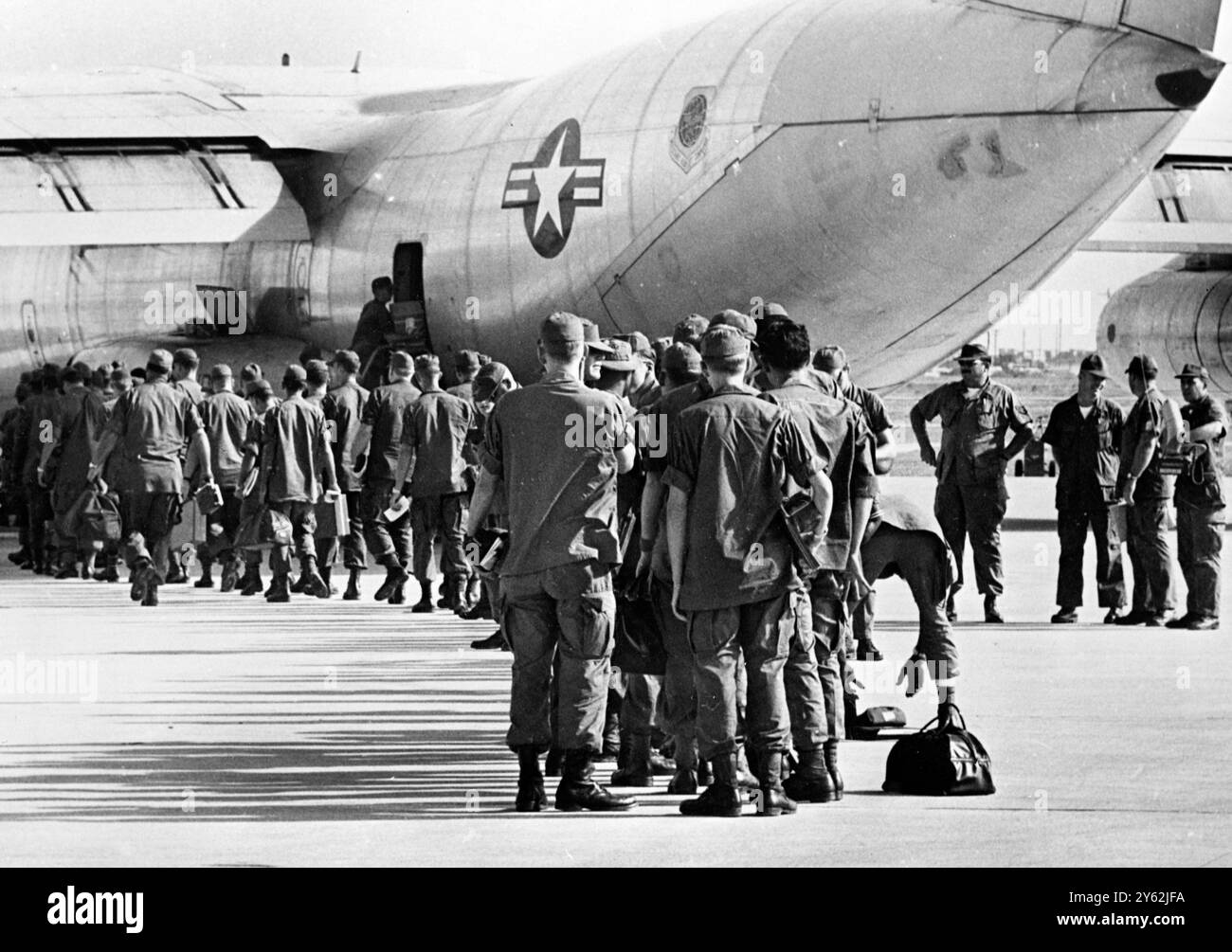 Bien Hoa , South Vietnam : members of the 4/47th Infantry board a C-141 ...
