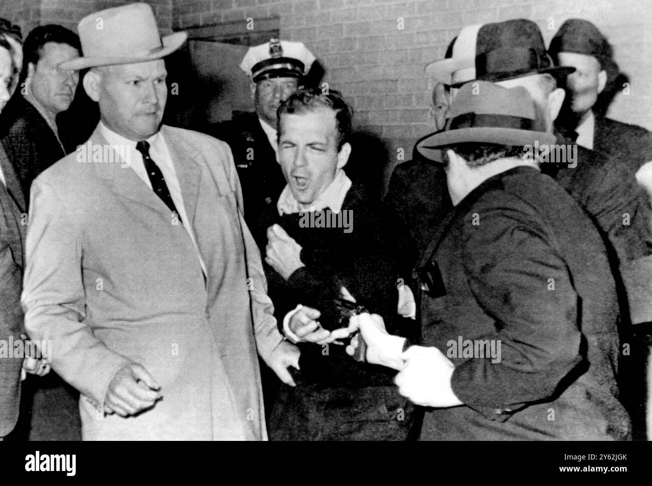 Lee Harvey Oswald - This photo shows the death of alleged assassin Lee Harvey Oswald, at the ...