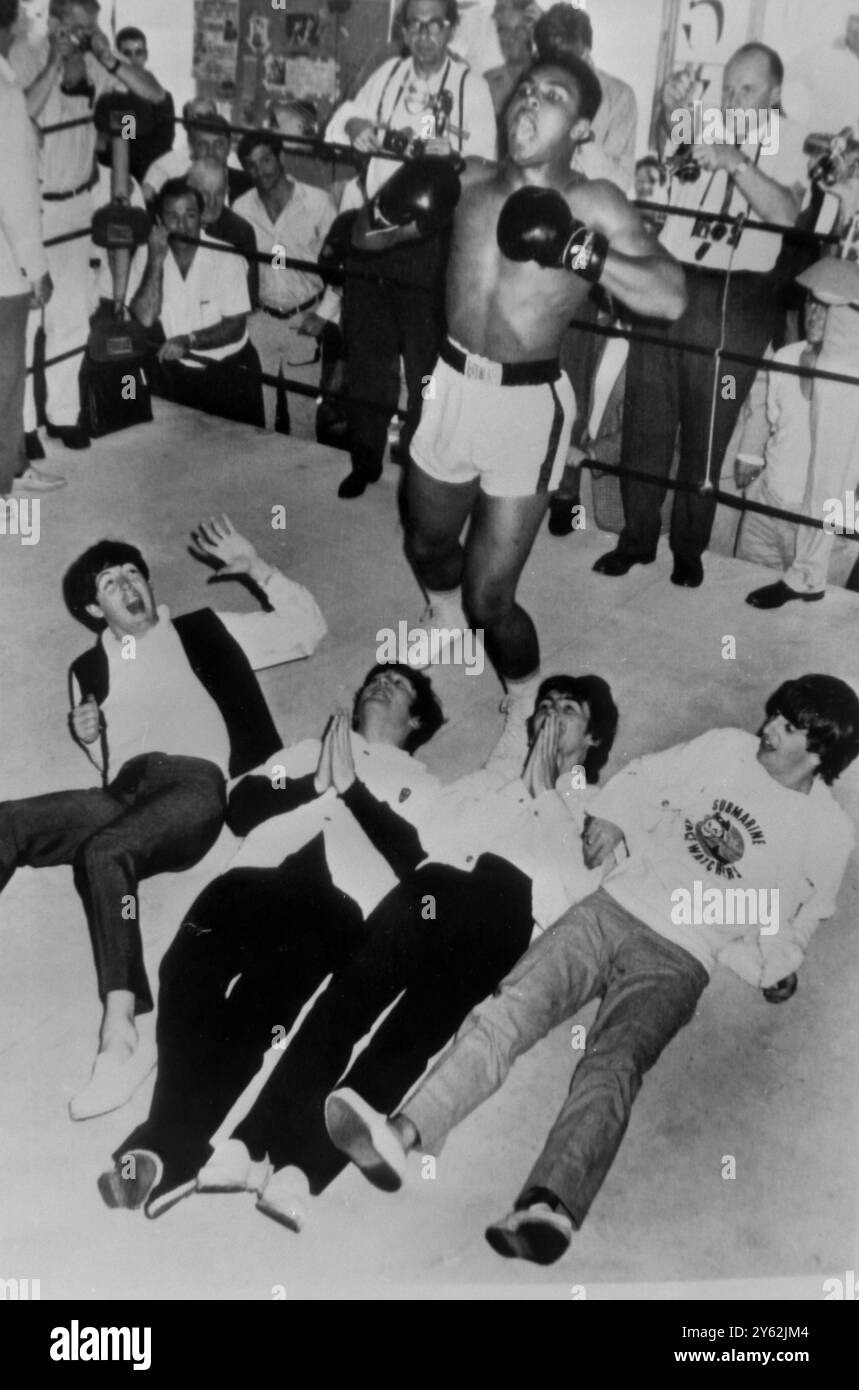 AMERICAN BOXING CHAMPION CASSIUS CLAY MUHAMMAD ALI WITH THE BEATLES IN ...