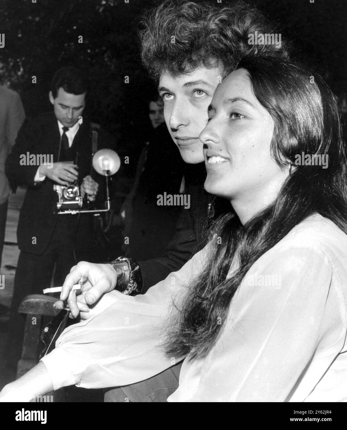 Bob dylan 1965 hi-res stock photography and images - Alamy