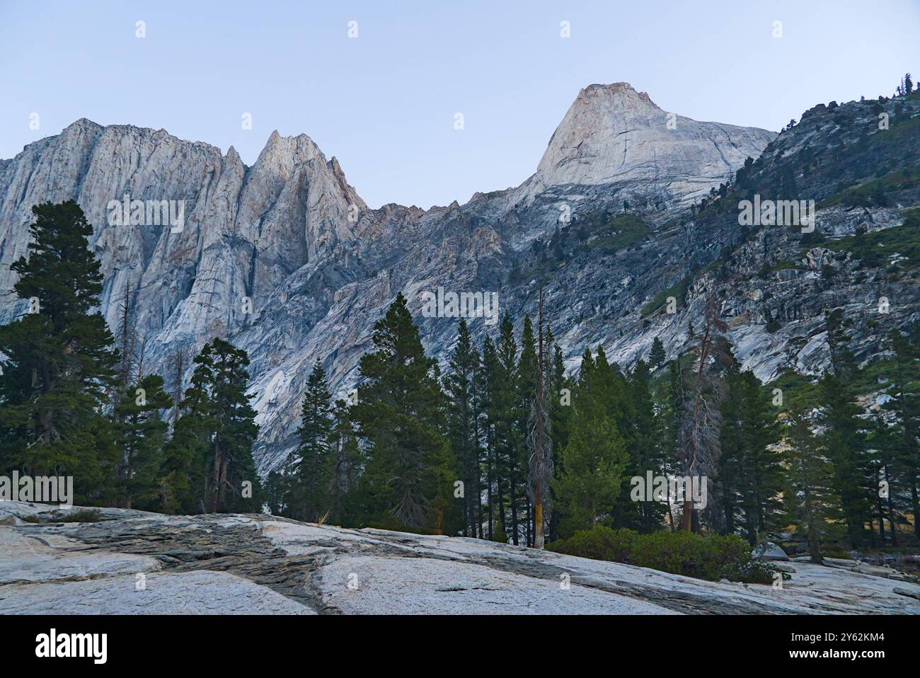 Alpine mountains along High Sierra Trail Stock Photo - Alamy