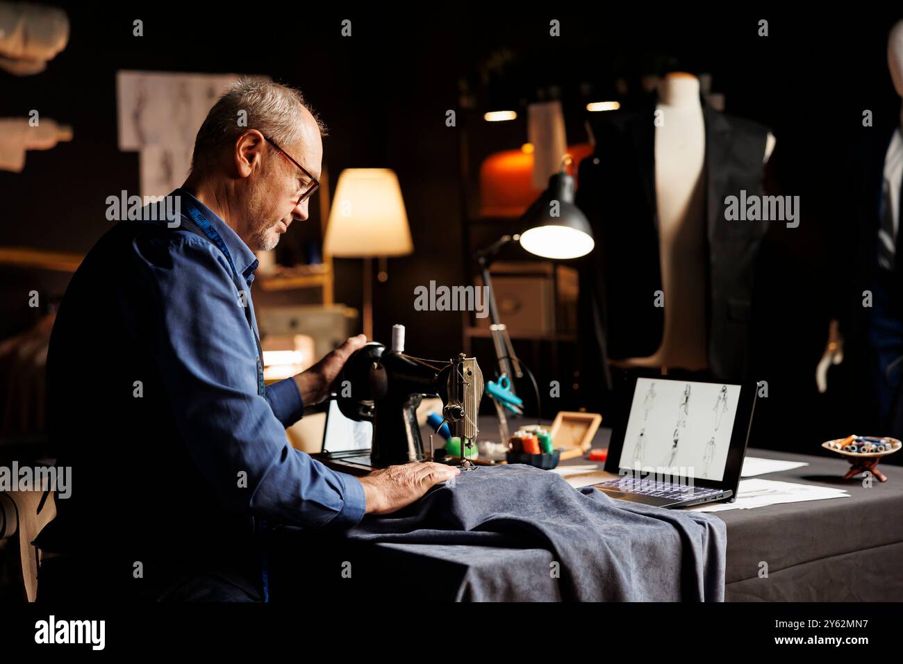 Messy machine shop hi-res stock photography and images - Alamy