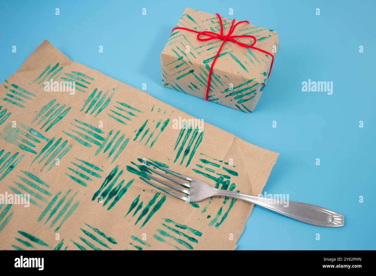 Decorative stamps tutorial with fork in the paint and sheets of paper ...