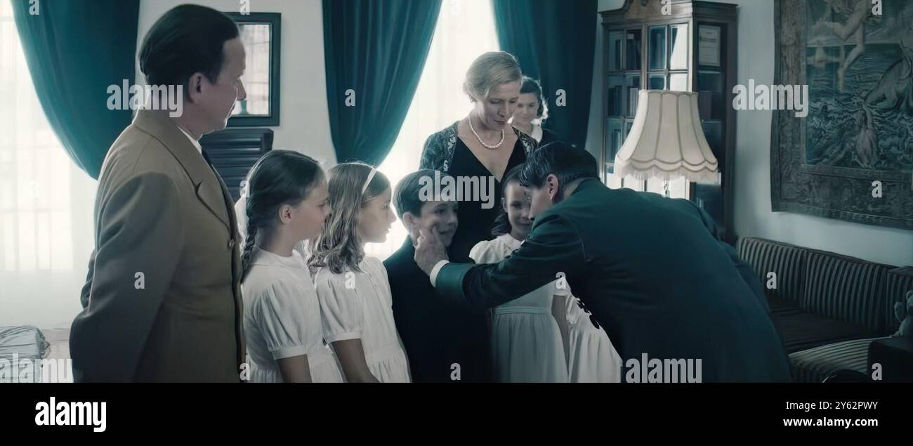 GOEBBELS AND THE FUHRER, (aka FUHRER UND VERFUHRER), Robert Stadlober ...