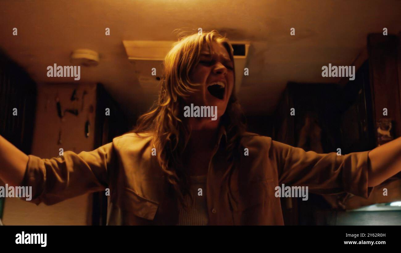 DON'T TURN OUT THE LIGHTS, Bella DeLong, 2023. © Quiver Distribution ...