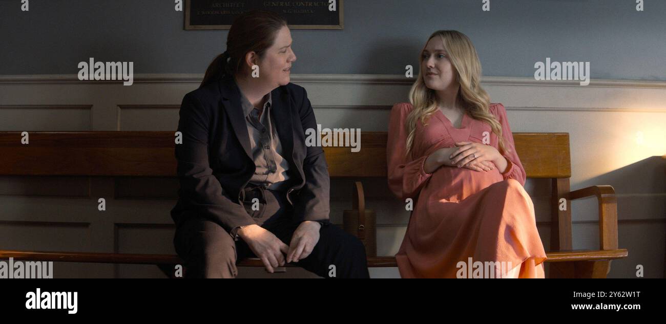 THE PERFECT COUPLE, from left: Donna Lynne Champlin, Dakota Fanning ...
