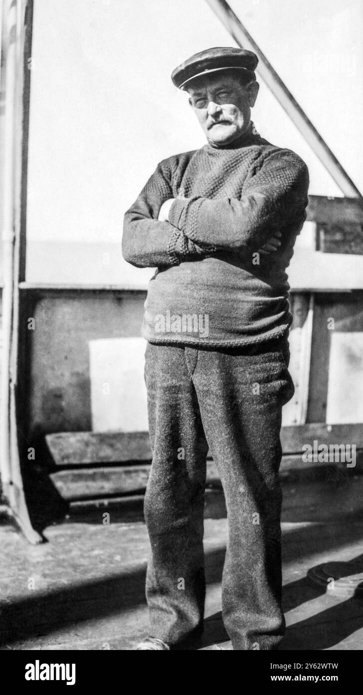 Whaling in the Southern Ocean 1910-1920, crew on board a Norwegian ...