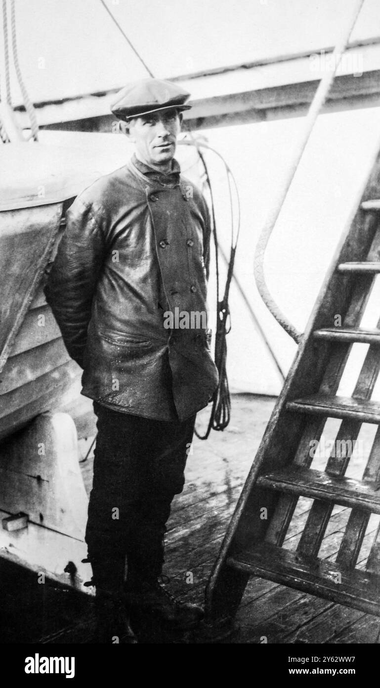 Whaling in the Southern Ocean 1910-1920, crew on board a Norwegian ...