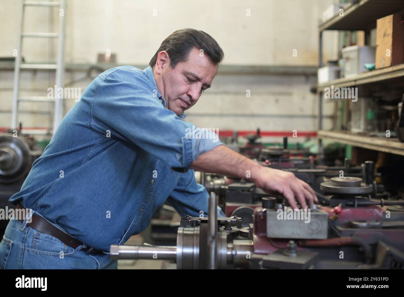 Mechanic adjusts lathe to grind brake disc Stock Photo - Alamy