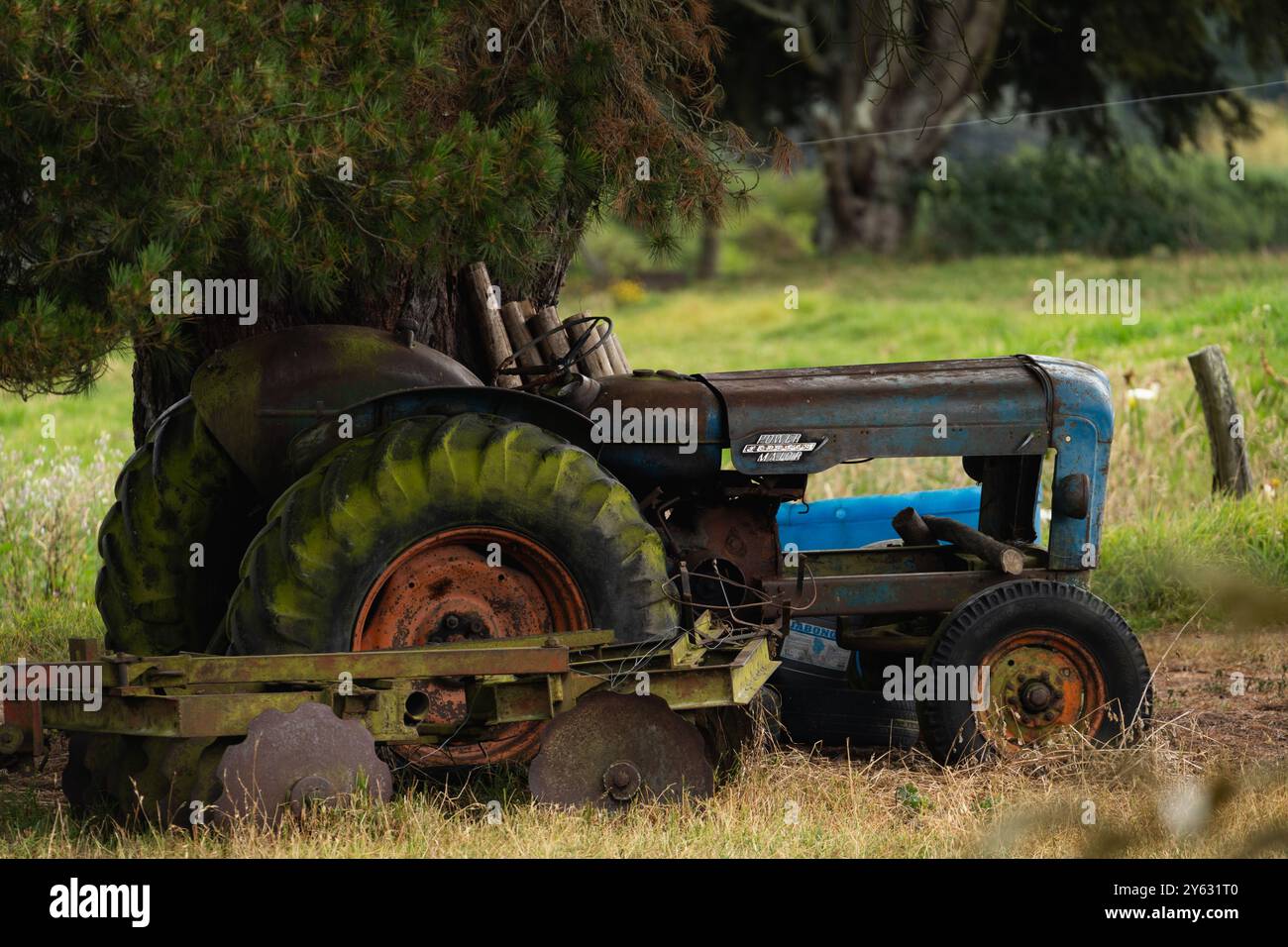 Rustedoldtractor hi-res stock photography and images - Alamy