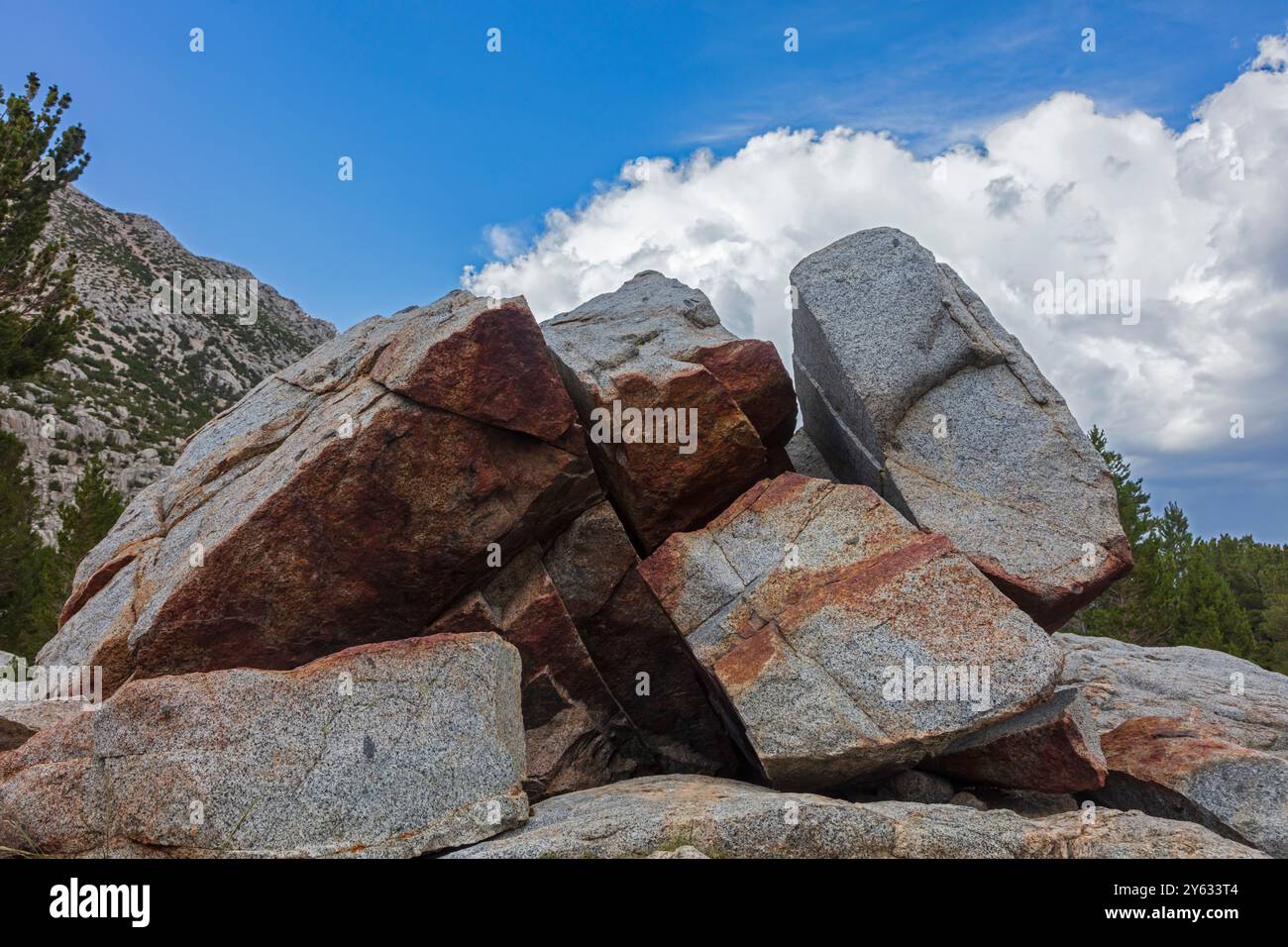 Grante boulders along the Rock Creek hike which starts at the Mosquito ...