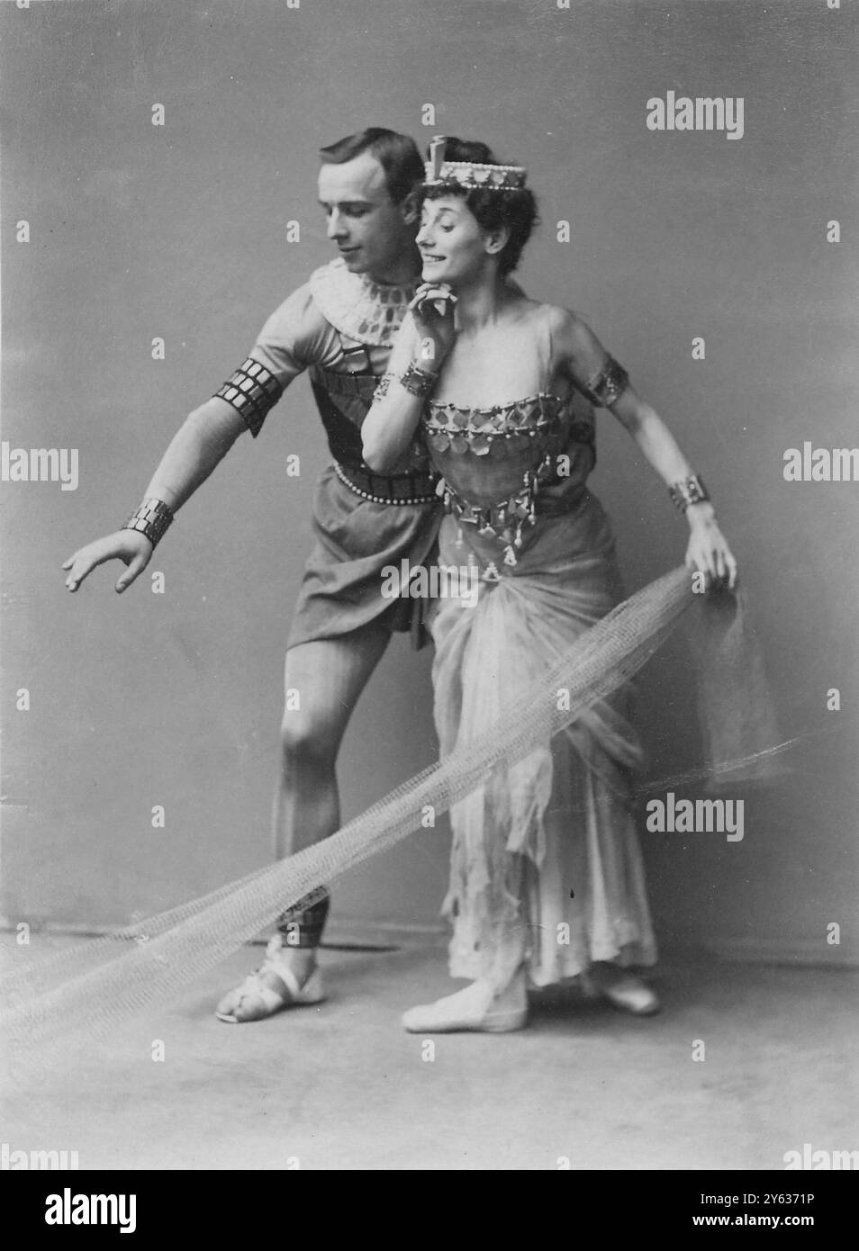 Anna Pavlova and Mikhail Mordkin in the ballet "The Pharaoh's Daughter" by Marius Petipa and ...