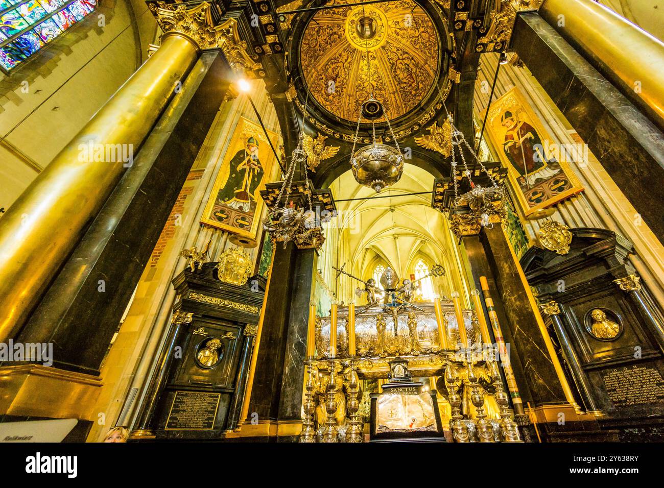 Shrine of Saint Stanislaus, Wawel Cathedral, Polish National Shrine ...