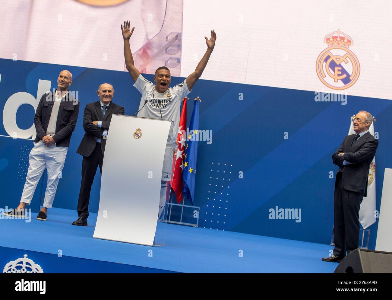 Kylian mbappé real madrid hi-res stock photography and images - Alamy