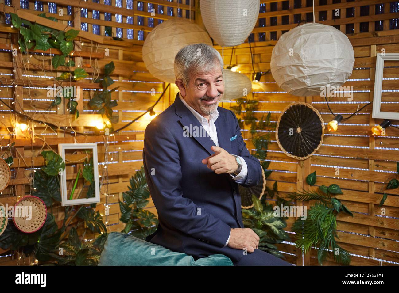 First dates television hi-res stock photography and images - Alamy