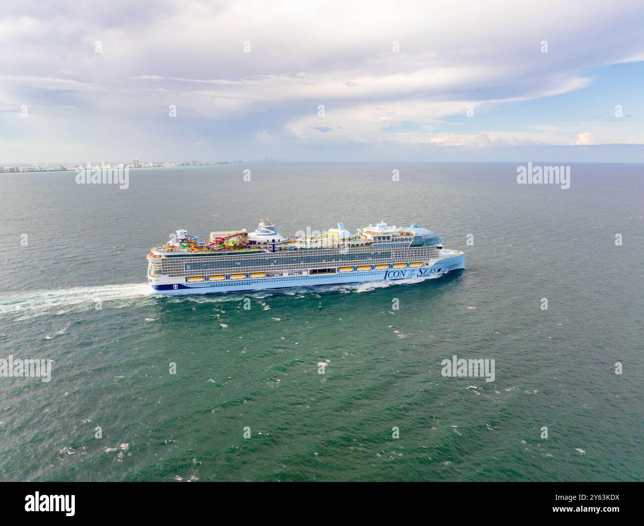 Cruiseship departing miami hi-res stock photography and images - Alamy