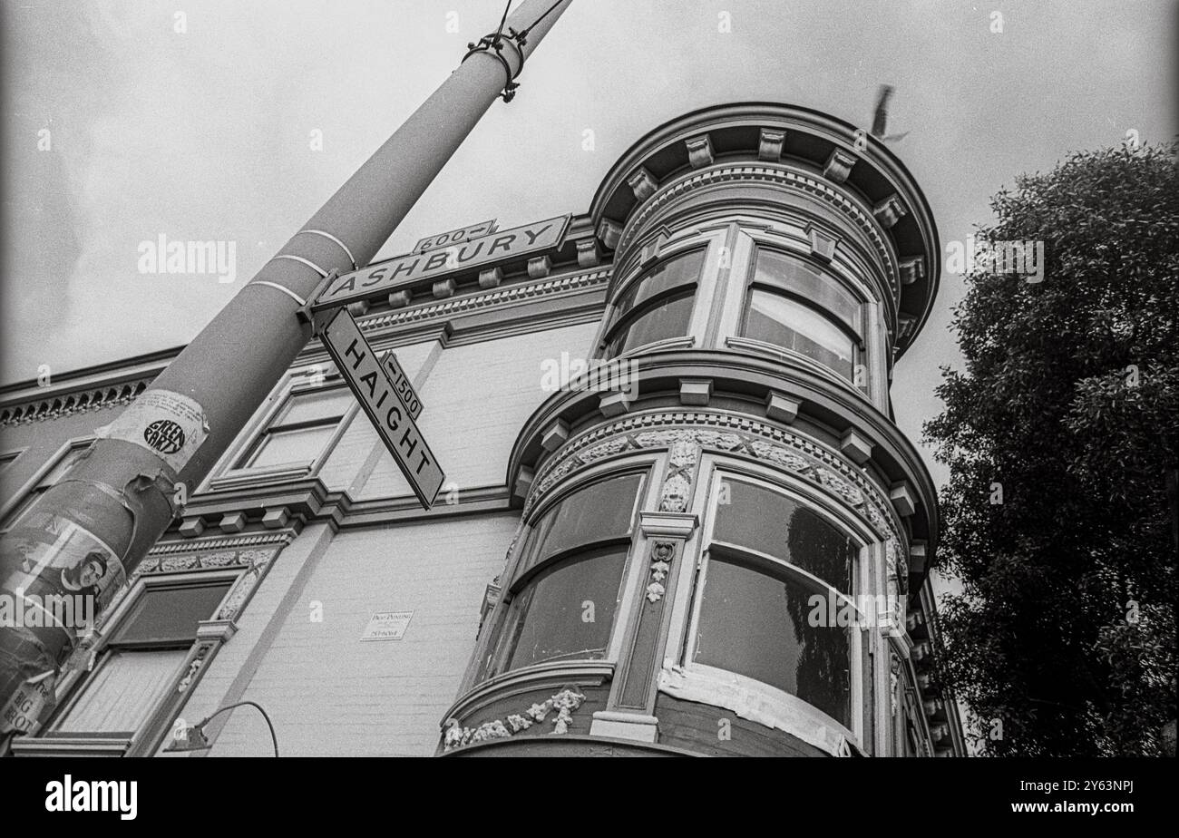 A famous street sign marks the intersection of Haight and Ashbury ...