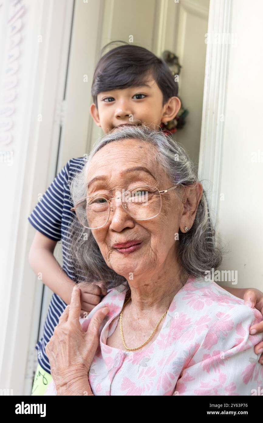 Wrinkled granny hi-res stock photography and images - Alamy