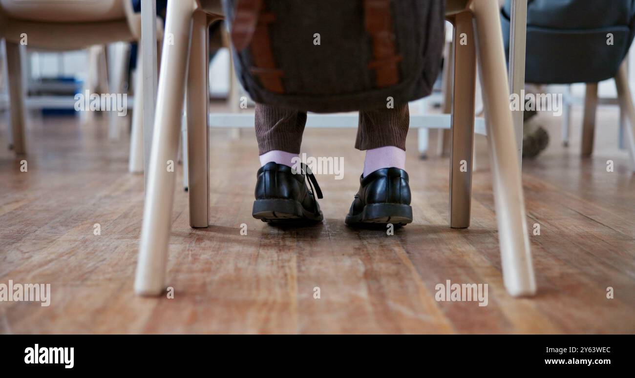 School children legs uniform hi-res stock photography and images - Alamy