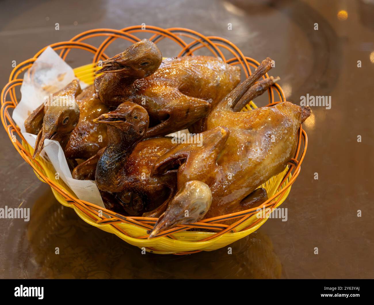 Chinese restaurant, Roasted Pigeon, Hong Kong, China Stock Photo - Alamy