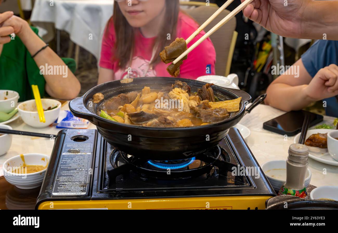 Chinese restaurant hot pot, Hong Kong, China Stock Photo - Alamy