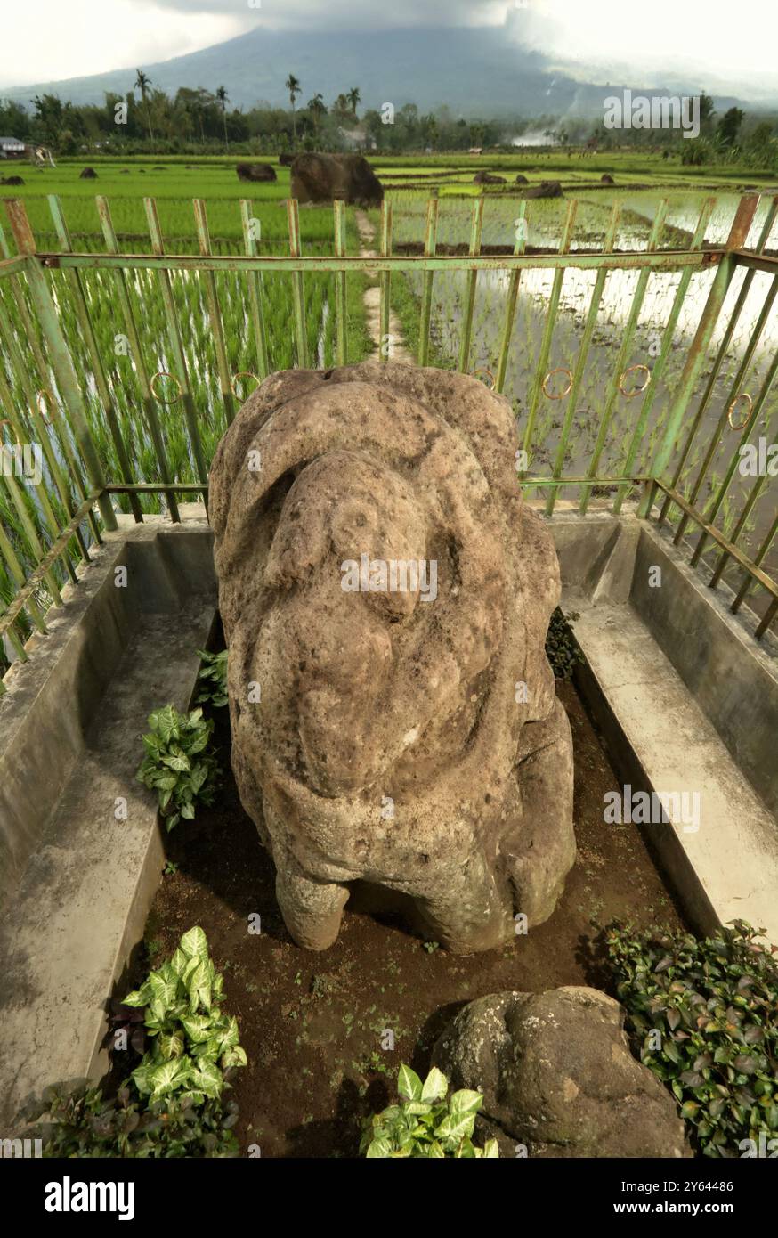 Megalithic sculptural art hi-res stock photography and images - Alamy