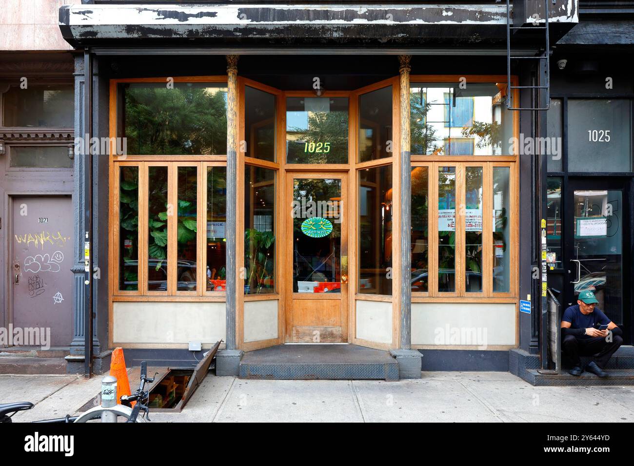 Wenwen 文文, 1025 Manhattan Ave, Brooklyn, New York. NYC storefront photo ...