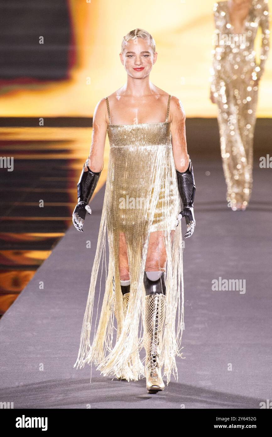 Paris, France. 23rd Sep, 2024. Beatrice Vio attending Le Defile L'Oreal Paris - Walk Your Worth ...