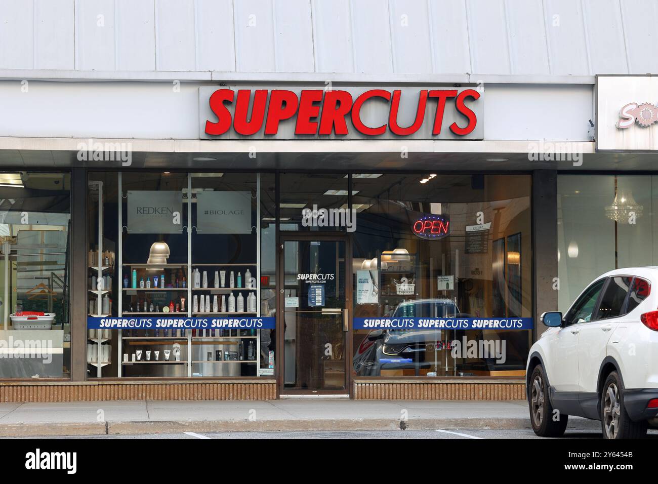A Supercuts hair salon franchise chain store at a strip mall location ...