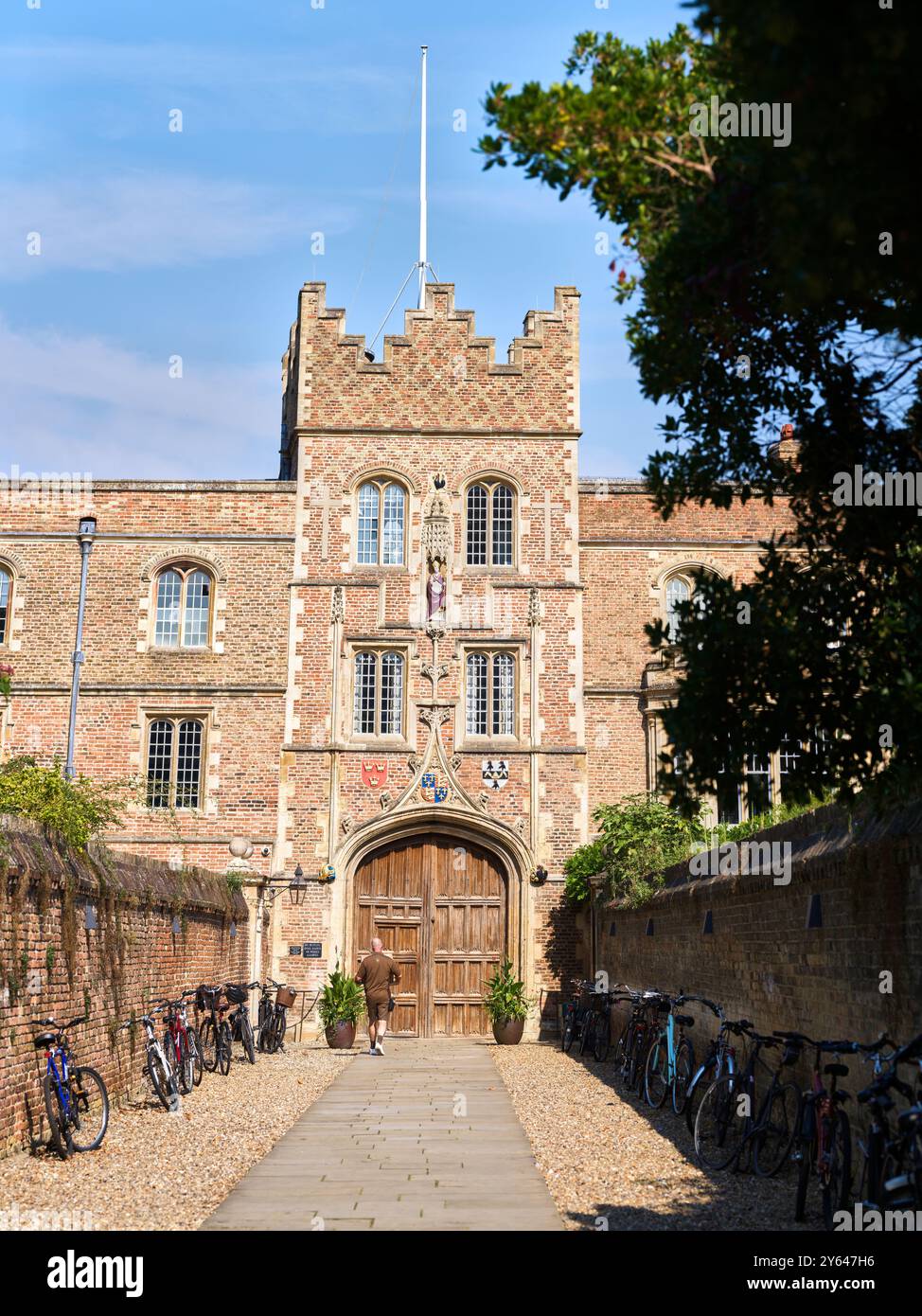 Entrance path to Jesus College, University of Cambridge, England Stock ...